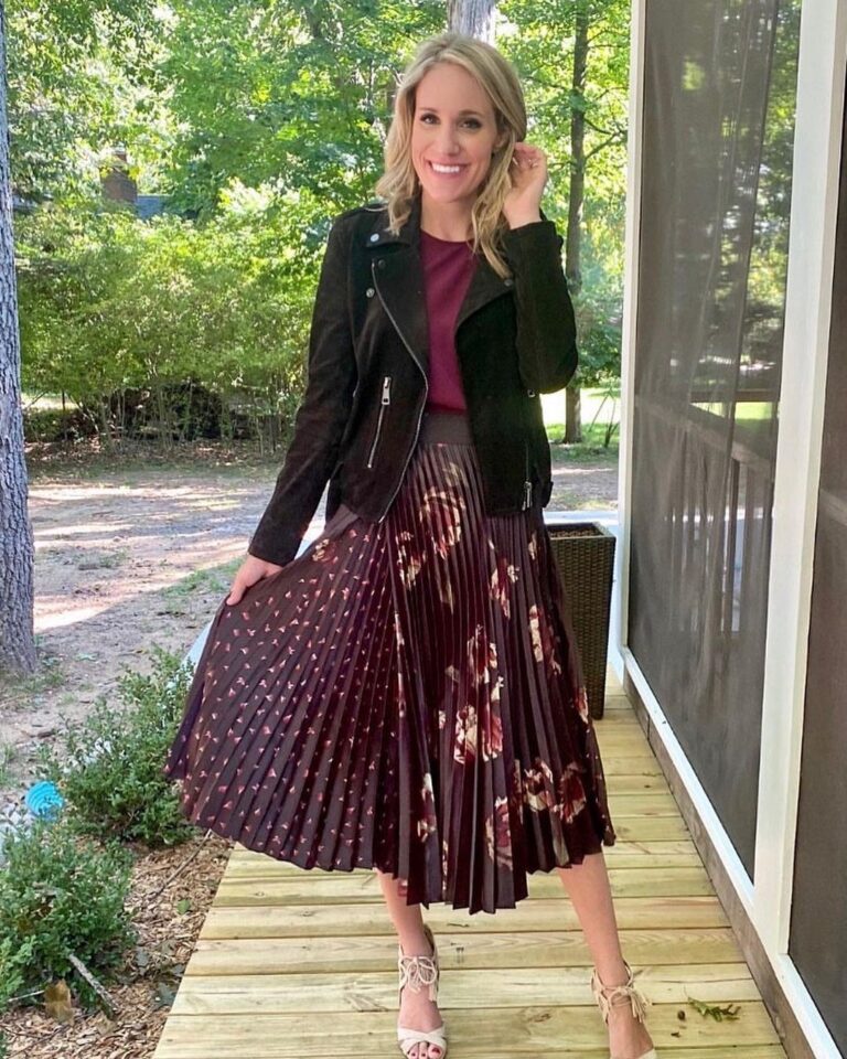 22 Cute Crepe Skirt Outfit Ideas & Styling Tips