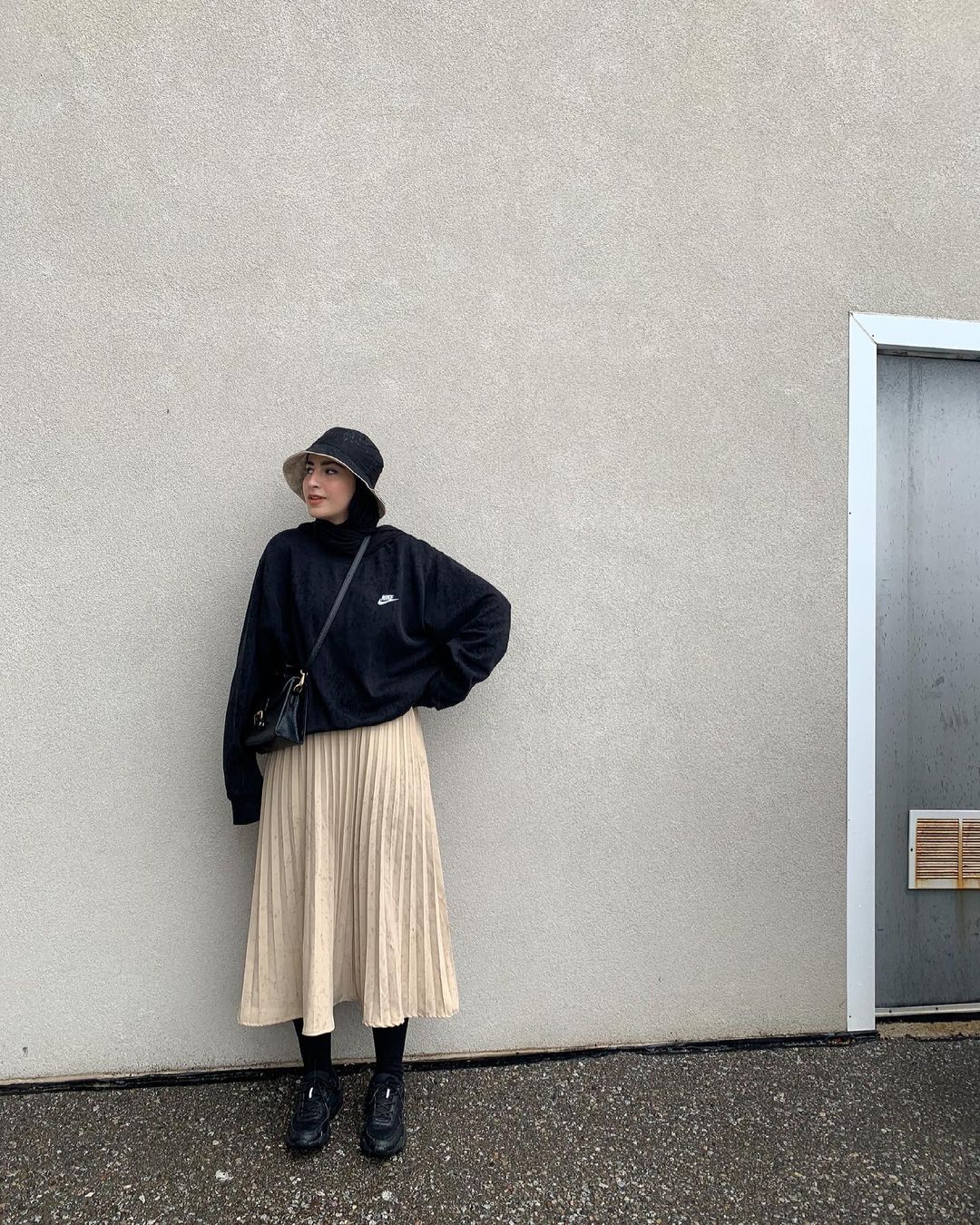 22 Cute Crepe Skirt Outfit Ideas & Styling Tips