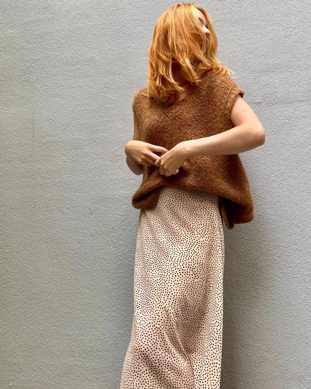 22 Cute Crepe Skirt Outfit Ideas & Styling Tips