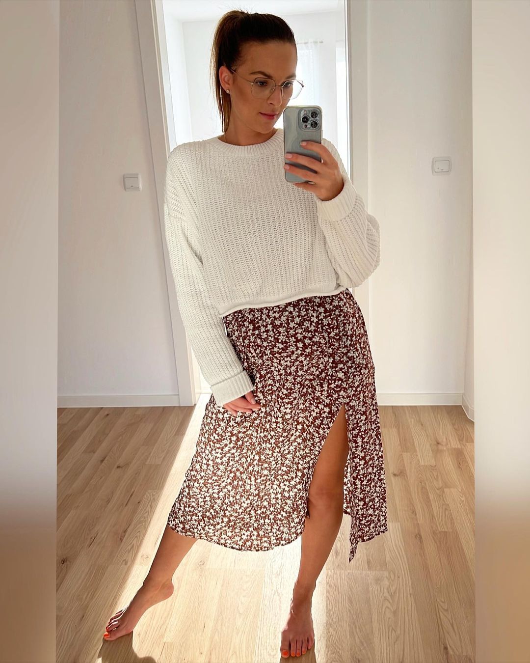 22 Cute Crepe Skirt Outfit Ideas & Styling Tips