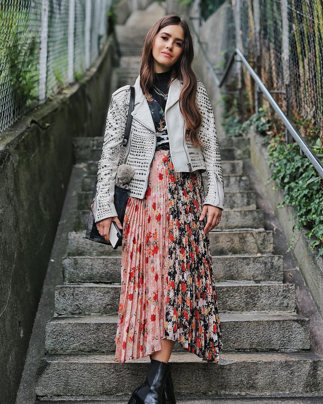 22 Cute Crepe Skirt Outfit Ideas & Styling Tips