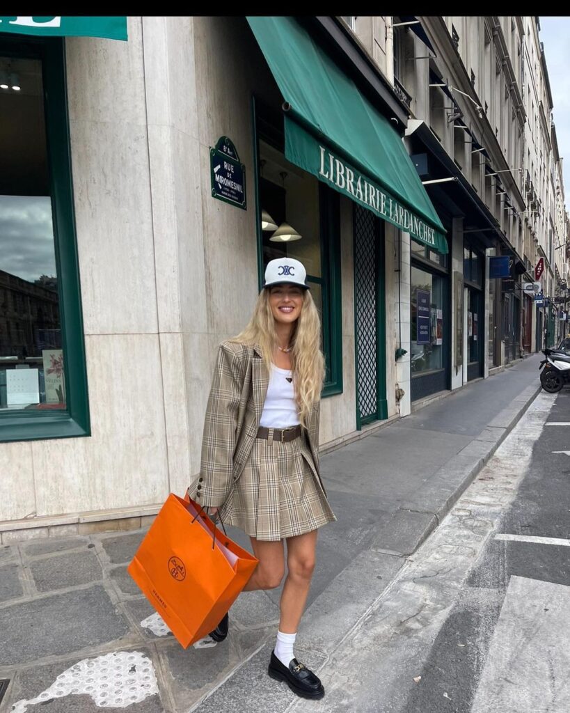 Flared Skirt Outfits – 20 Ways To Style Them