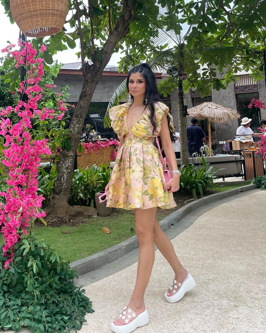 Best Pool Party Outfits For Brides – 23 Outfit Ideas