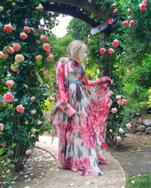 Best Pool Party Outfits For Brides – 23 Outfit Ideas