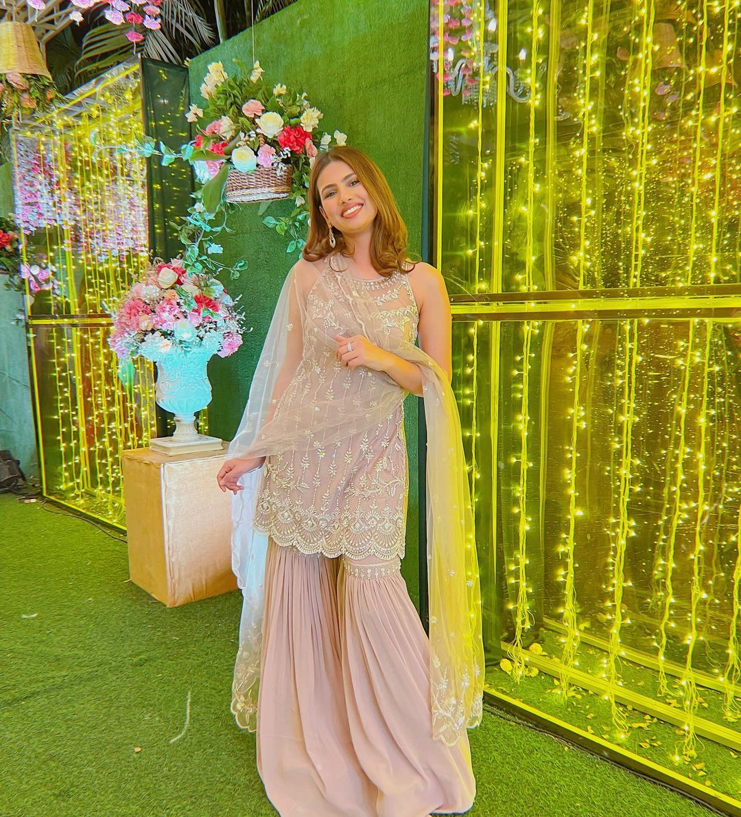 20 Best Durga Puja Outfits And Tips On How To Style Them