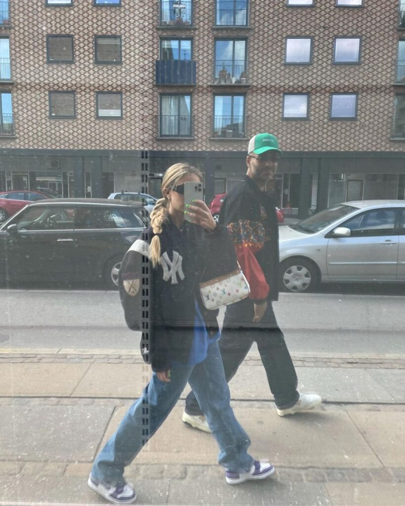 How To Take Your Own Outfit Photos? 13 Tips For Perfect Pics