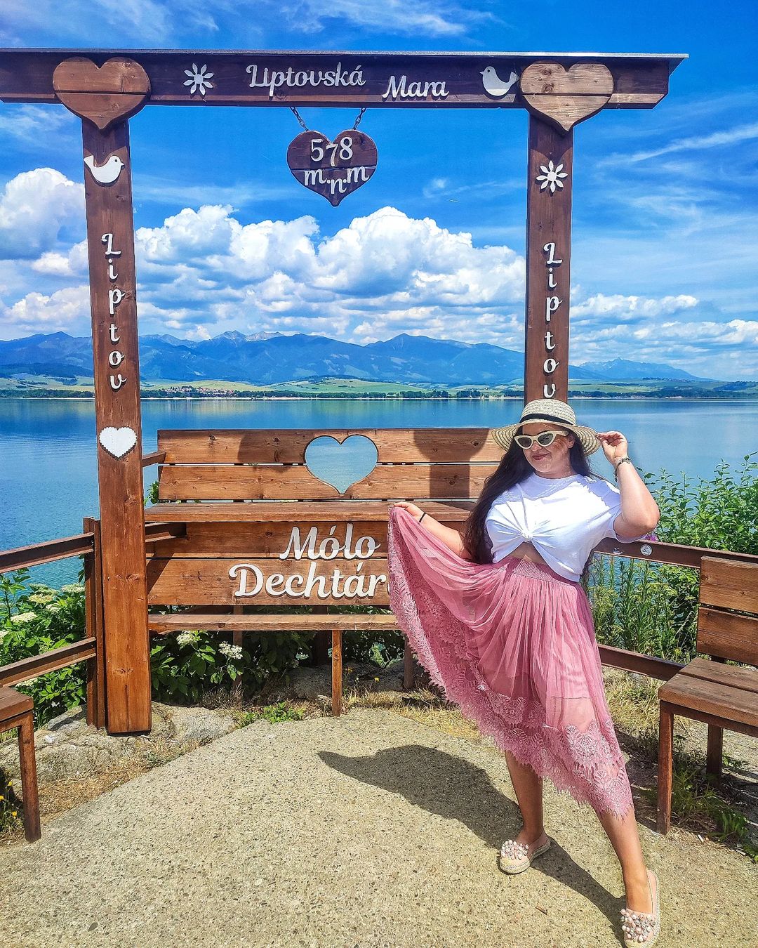 Best Pool Party Outfits For Brides – 23 Outfit Ideas