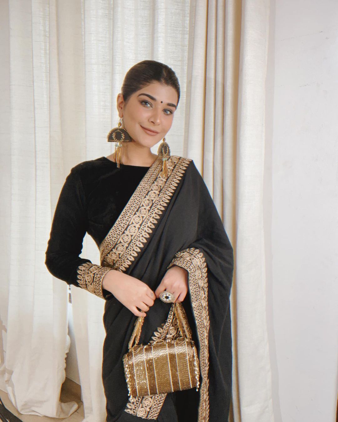 20 Best Durga Puja Outfits And Tips On How To Style Them