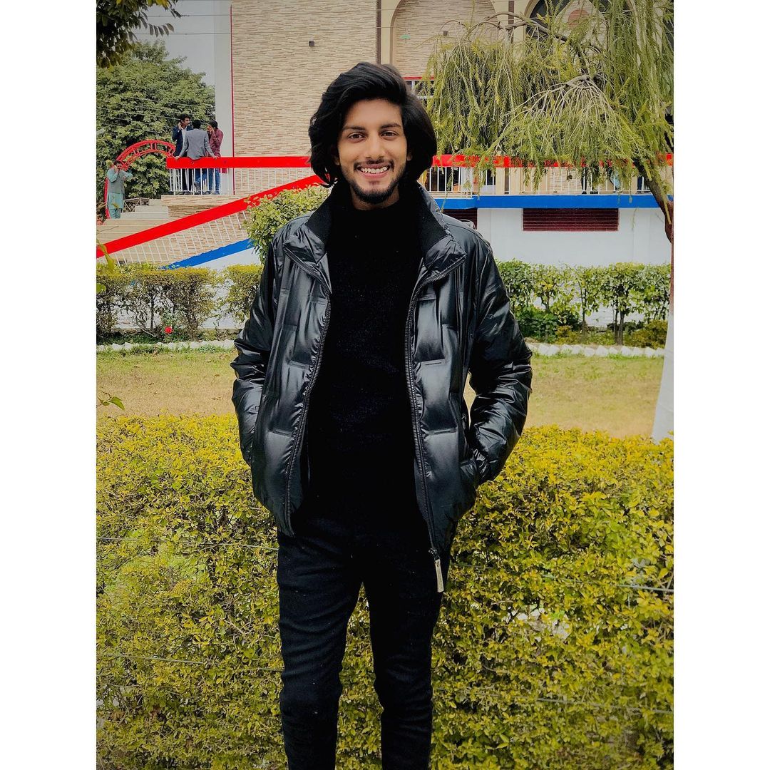 How To Dress For Class Presentation? 20 Outfit Ideas