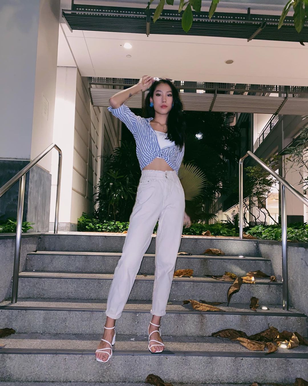 What To Wear To A Nautical Themed Party? 20 Tips & Outfits