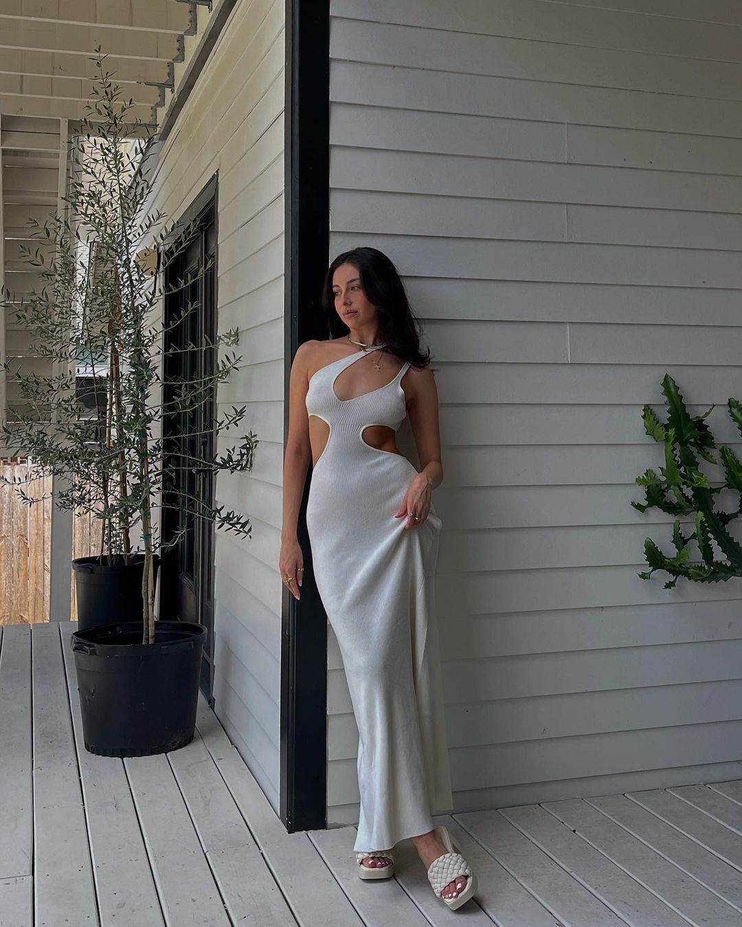 What To Wear To A Nautical Themed Party? 20 Tips & Outfits