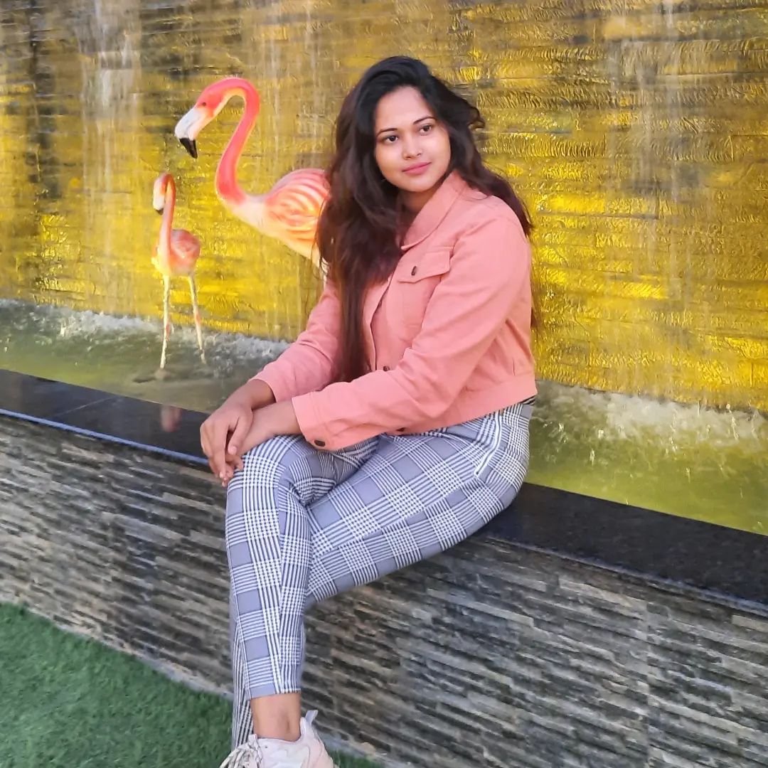 20 Stylish Pink Jacket Outfits You Need to Try