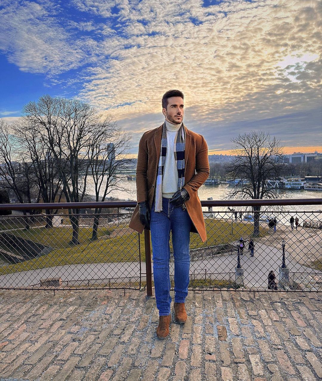 How To Dress For Class Presentation? 20 Outfit Ideas