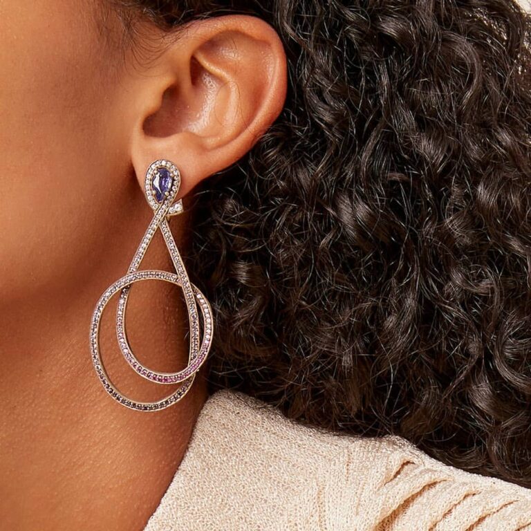 20 Best Earrings For Round Face 2023