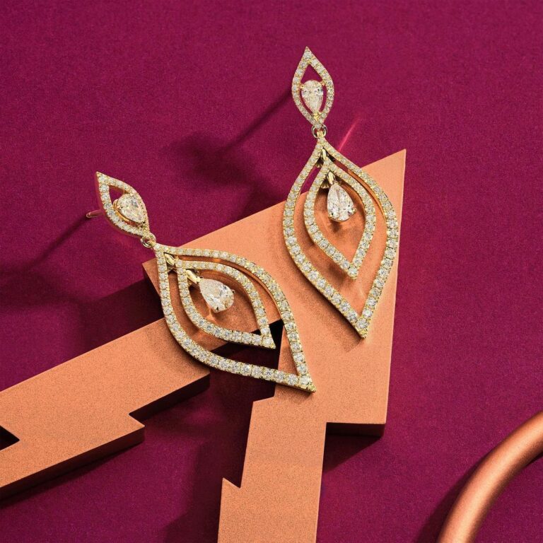 20 Best Earrings For Round Face 2023