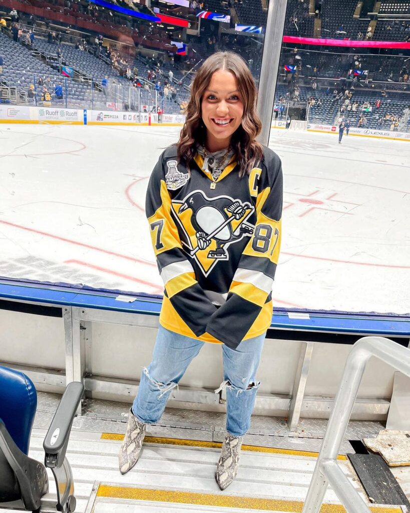 22 Hockey Game Outfits: What to Wear to a Hockey Game?