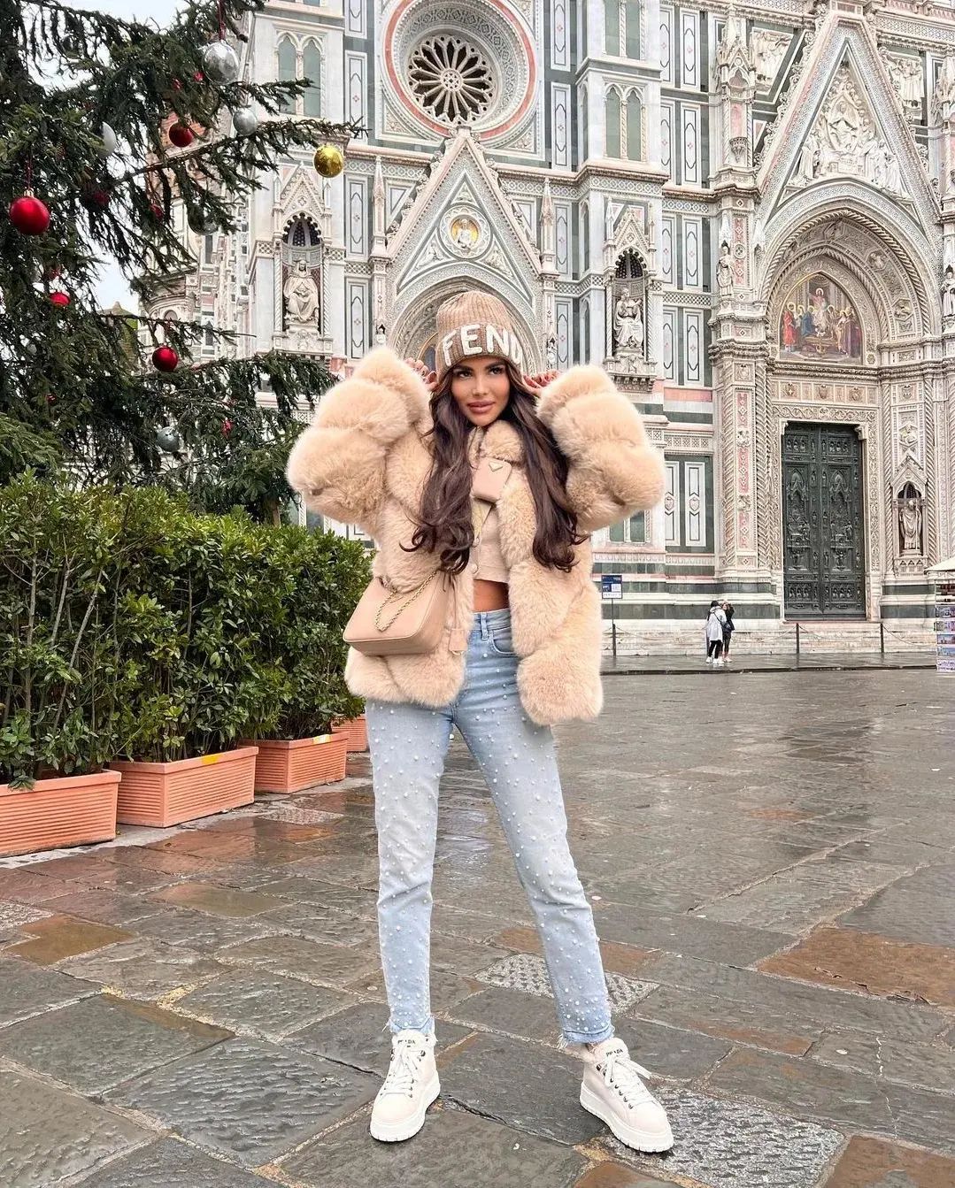 What To Wear In Florence? 29 Outfit Ideas & Packing Tips