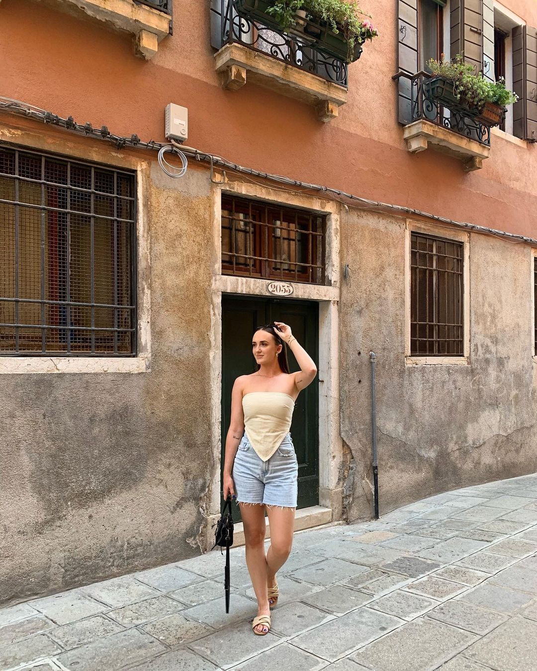 What To Wear In Florence? 29 Outfit Ideas & Packing Tips