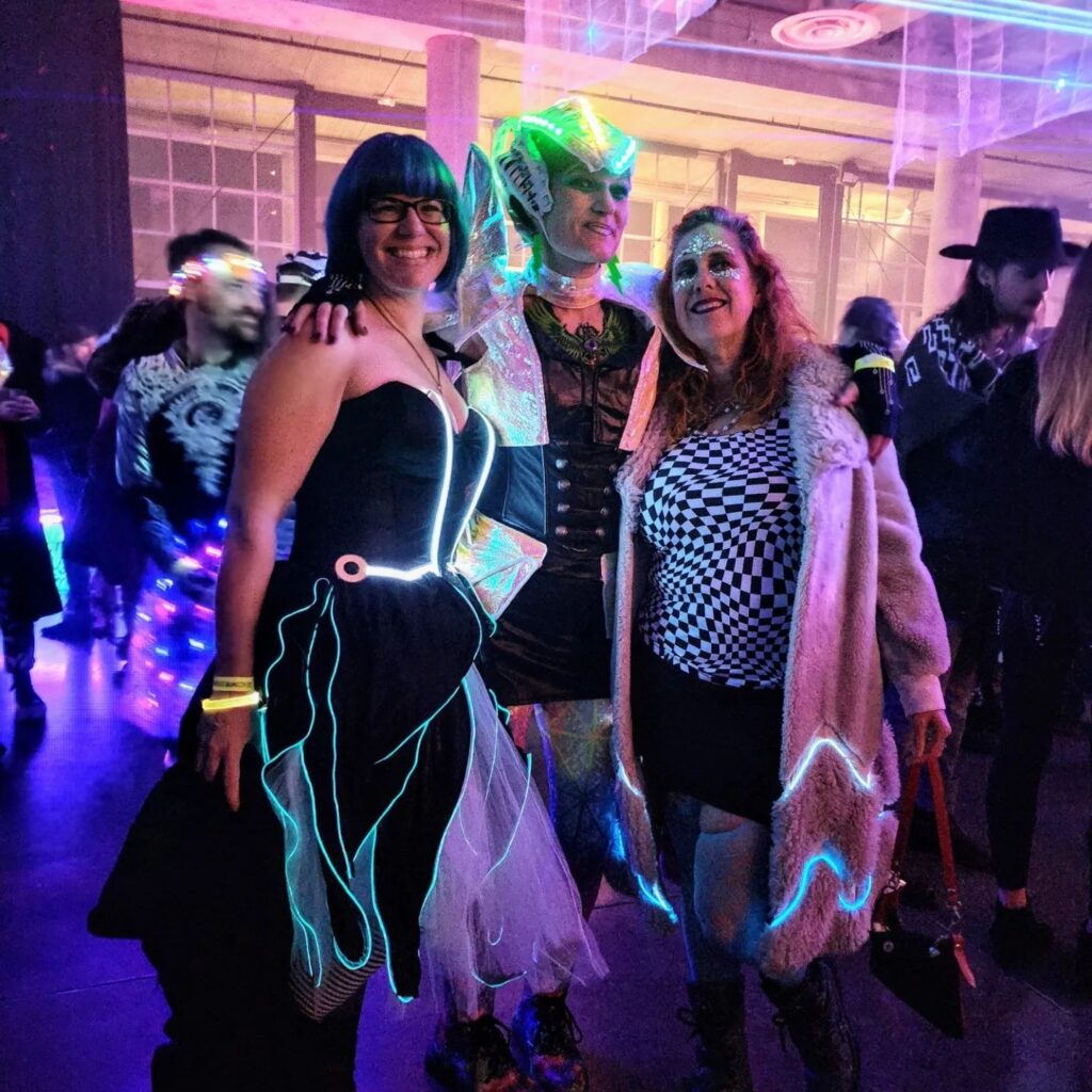 50 Best Glow In The Dark Outfits to Try