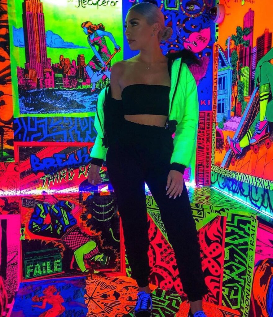 50 Best Glow In The Dark Outfits to Try