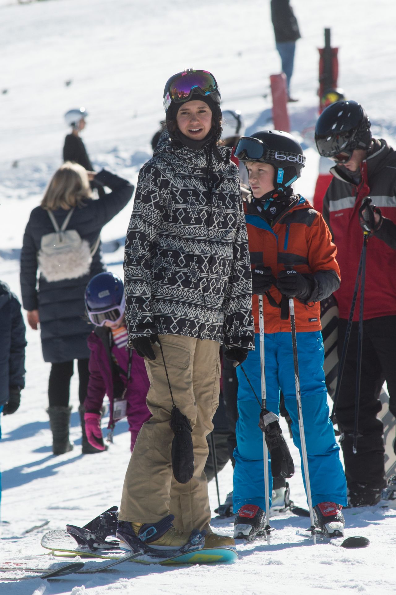 What To Wear Snowboarding – 18 Outfit Ideas & Styling Tips