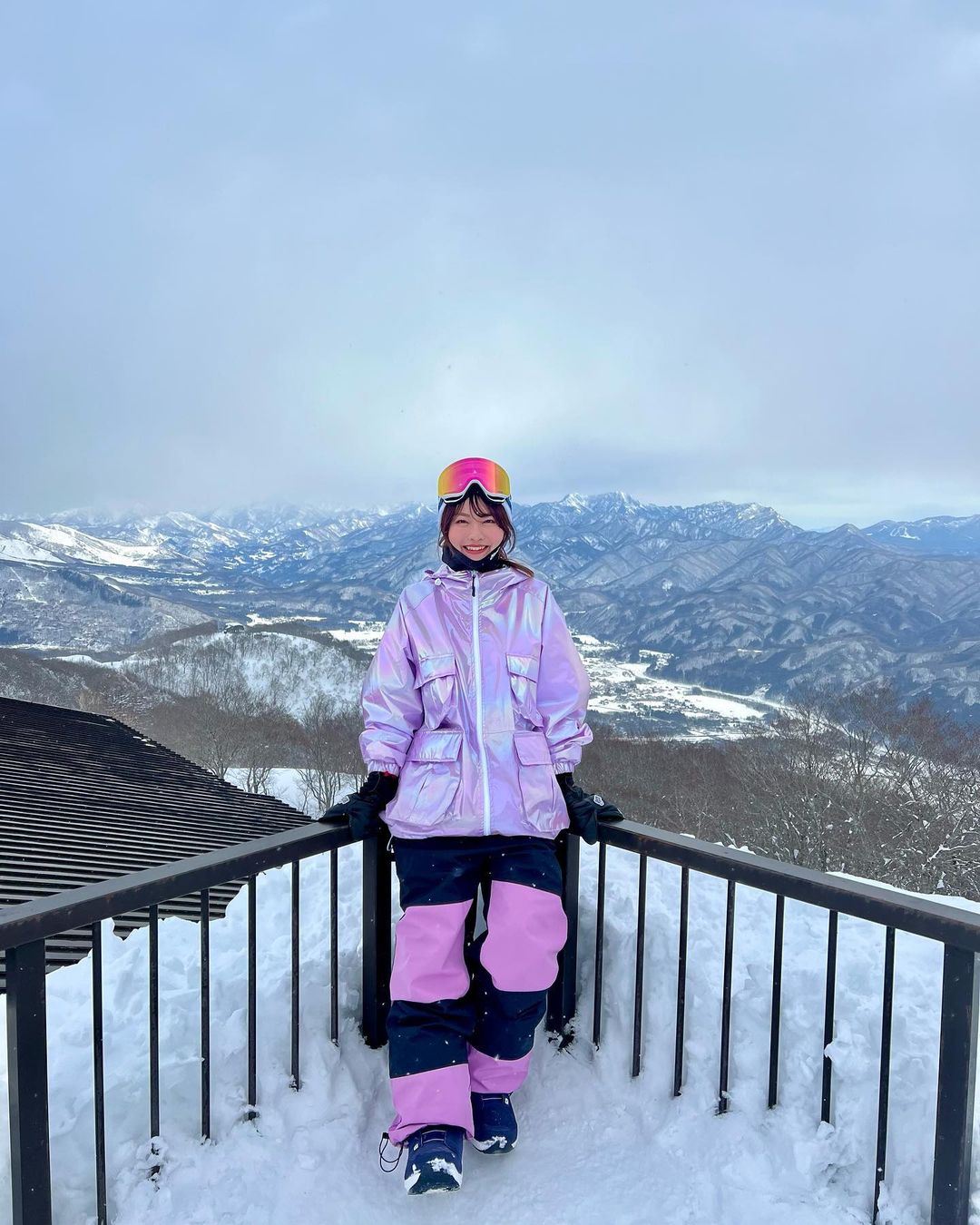 What To Wear Snowboarding – 18 Outfit Ideas & Styling Tips