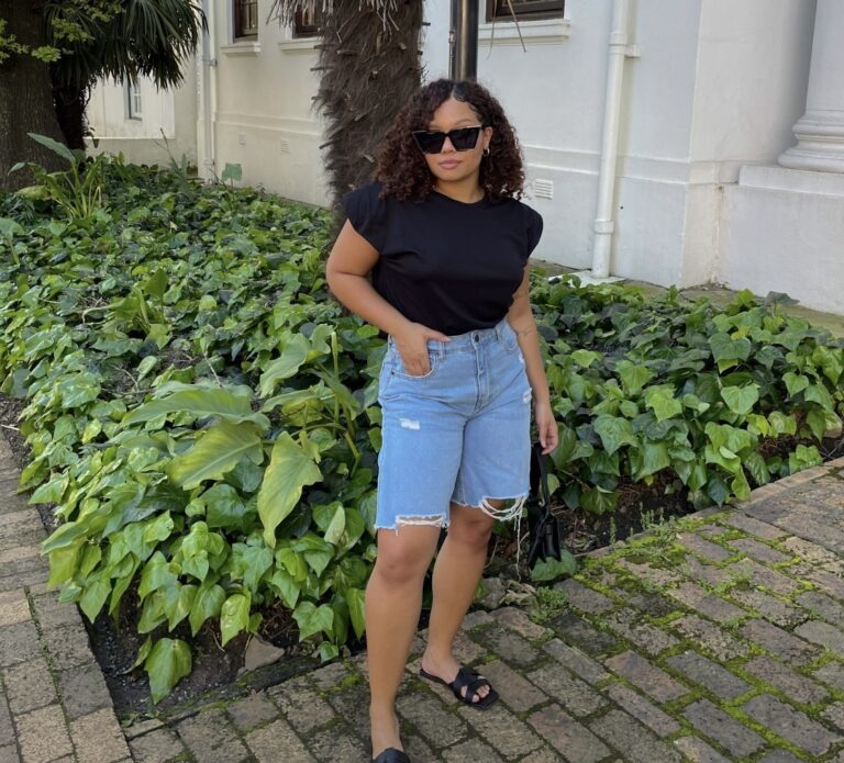 16 Best Light Blue Shorts Outfits for Women