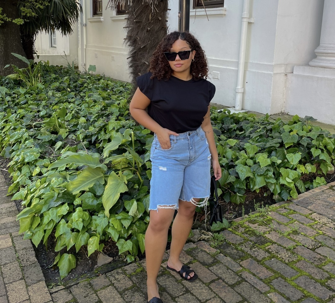 16 Best Light Blue Shorts Outfits for Women