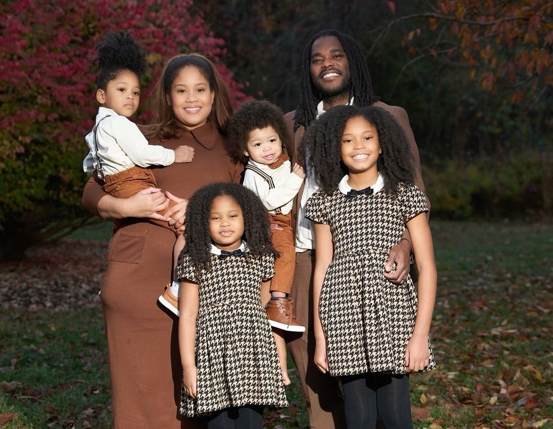 60+ Ideas On What To Wear For Family Pictures (Every Season)