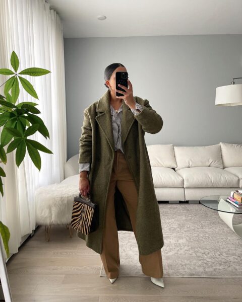 How to Wear a Clutch? 20 Ways to Carry a Clutch Stylishly