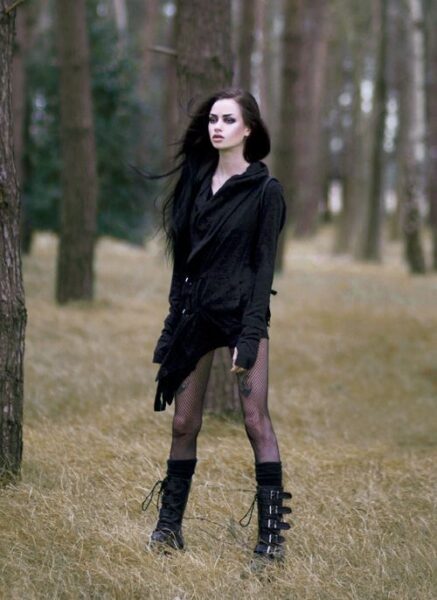 How to Dress Goth? 12 Outfit Ideas & Styling Tips