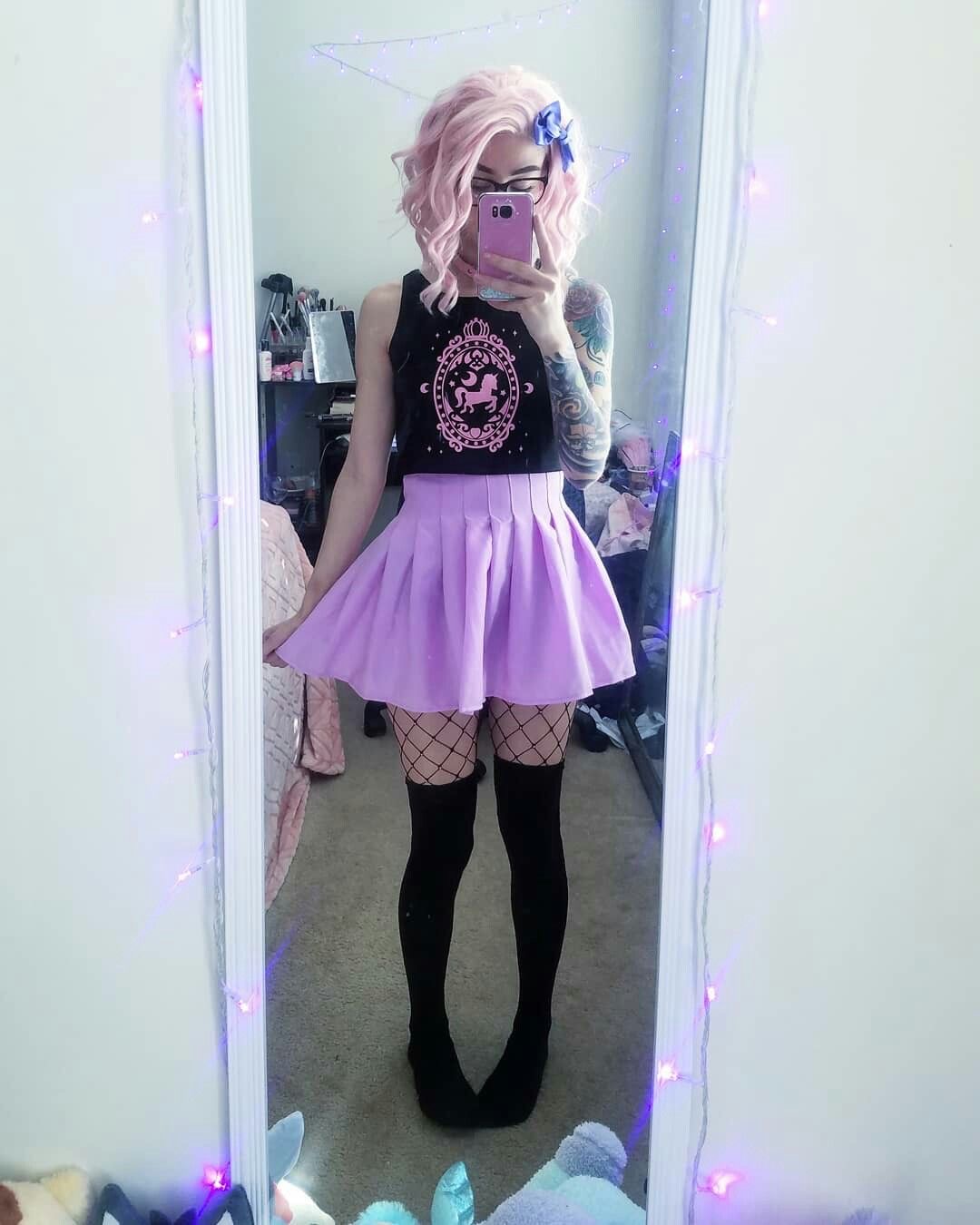 How to Dress Goth? 12 Outfit Ideas & Styling Tips