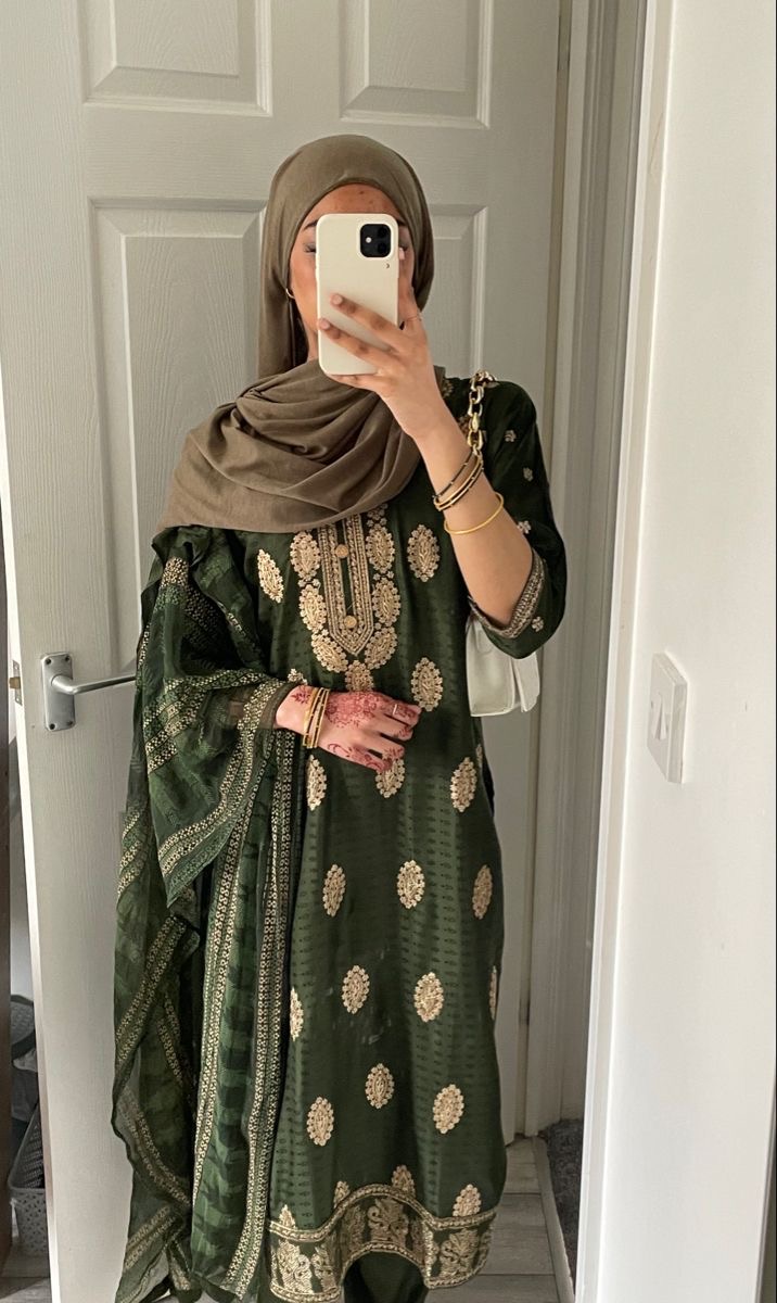 17 Cute & Modest Outfit Ideas For Muslim Girls
