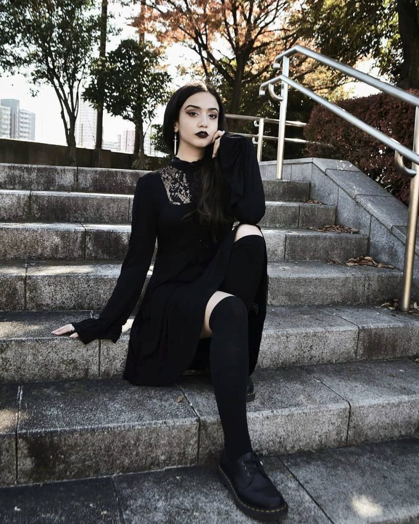32 Wearable Gothic Work Outfit Ideas To Check