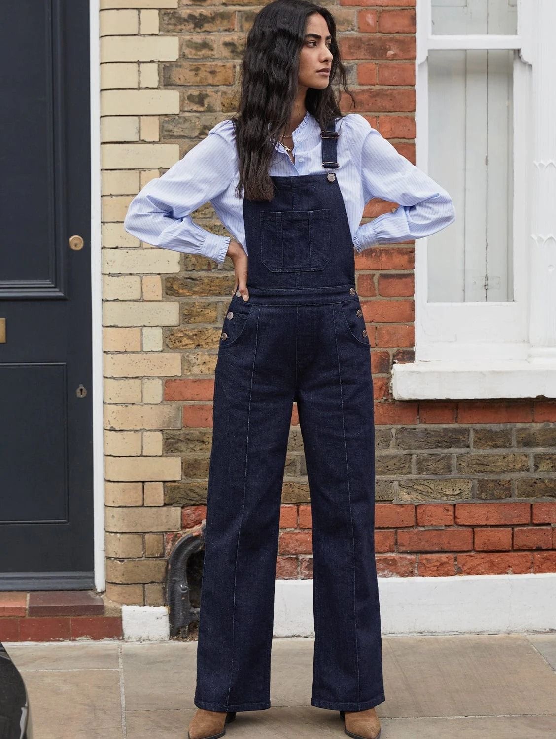 Dungaree Outfits- 28 Best Ways For Women To Wear Dungarees