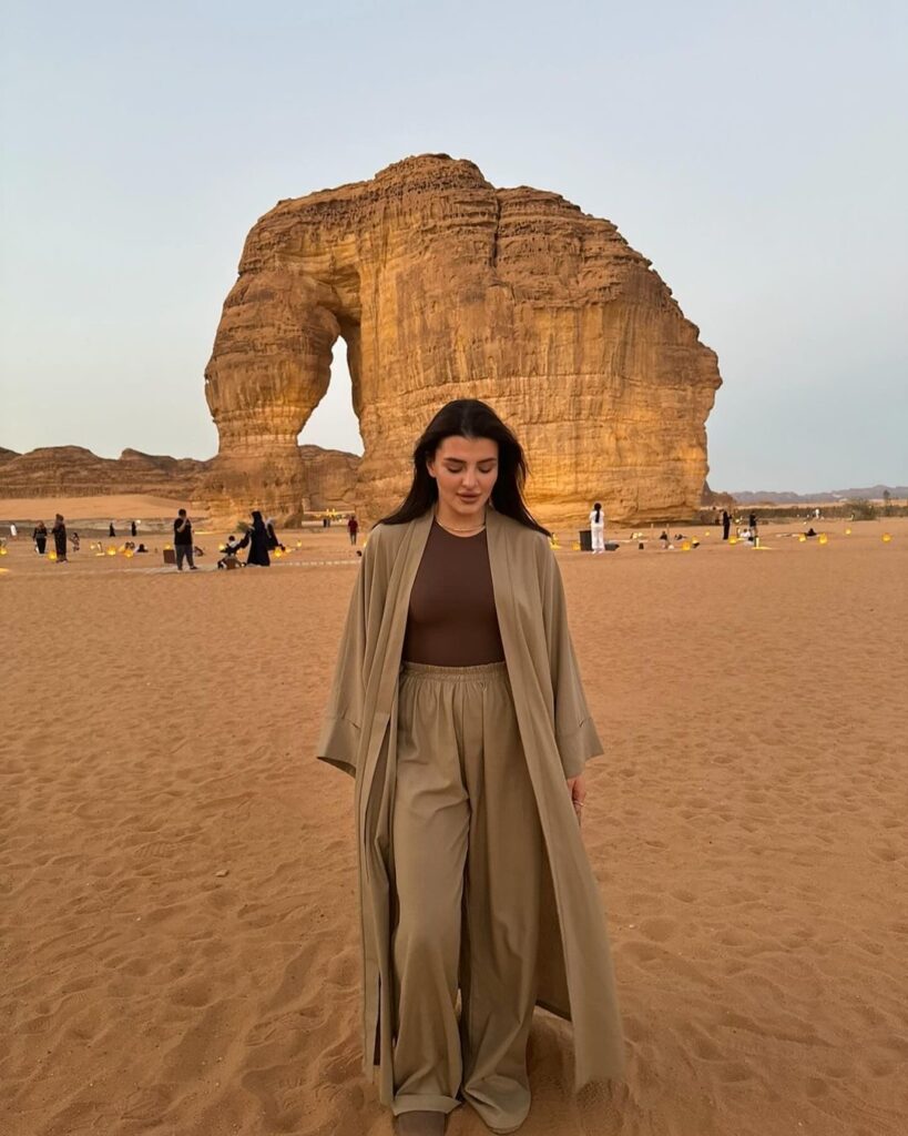 What To Wear In Qatar? 25 Best Outfit Ideas with Stying Tips