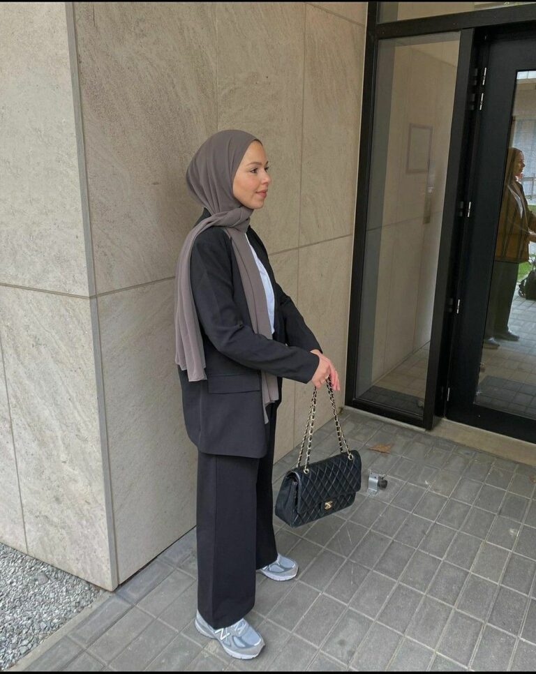 What To Wear In Qatar? 25 Best Outfit Ideas with Stying Tips