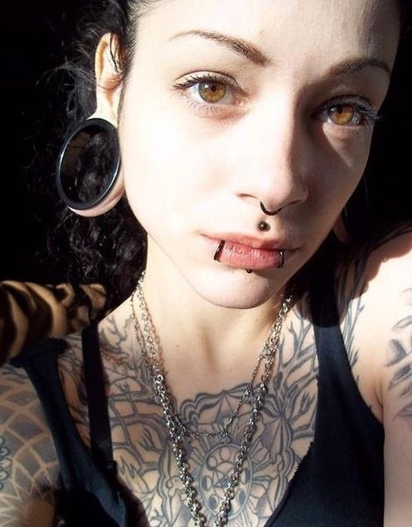The Spider Bite Piercing: Everything You Need to Know – Outfit Trends