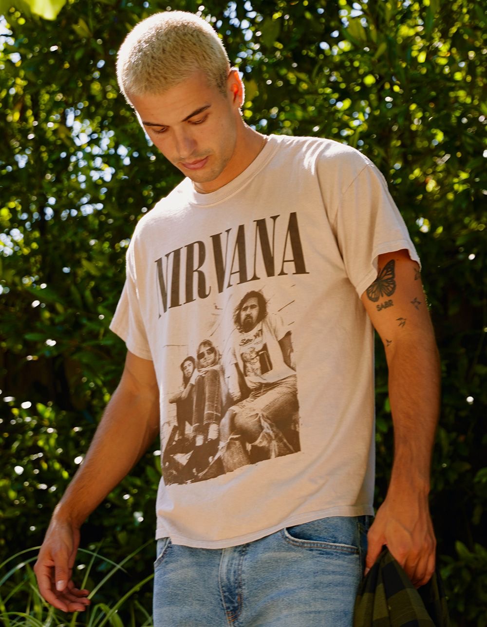 Graphic Tee Outfits for Men – 30 Ways to Style a Graphic Tee