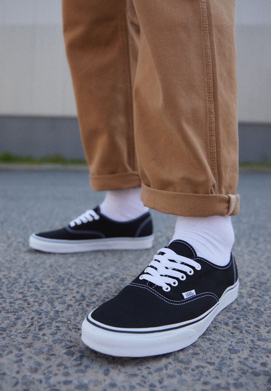33 Best Men’s Outfits with Vans with Styling Tips