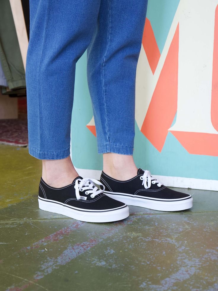33 Best Men’s Outfits with Vans with Styling Tips