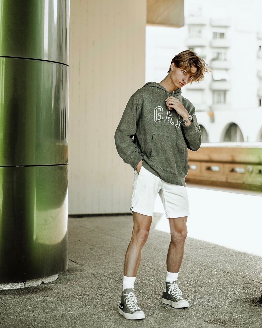 33 Best Men’s Outfits with Vans with Styling Tips