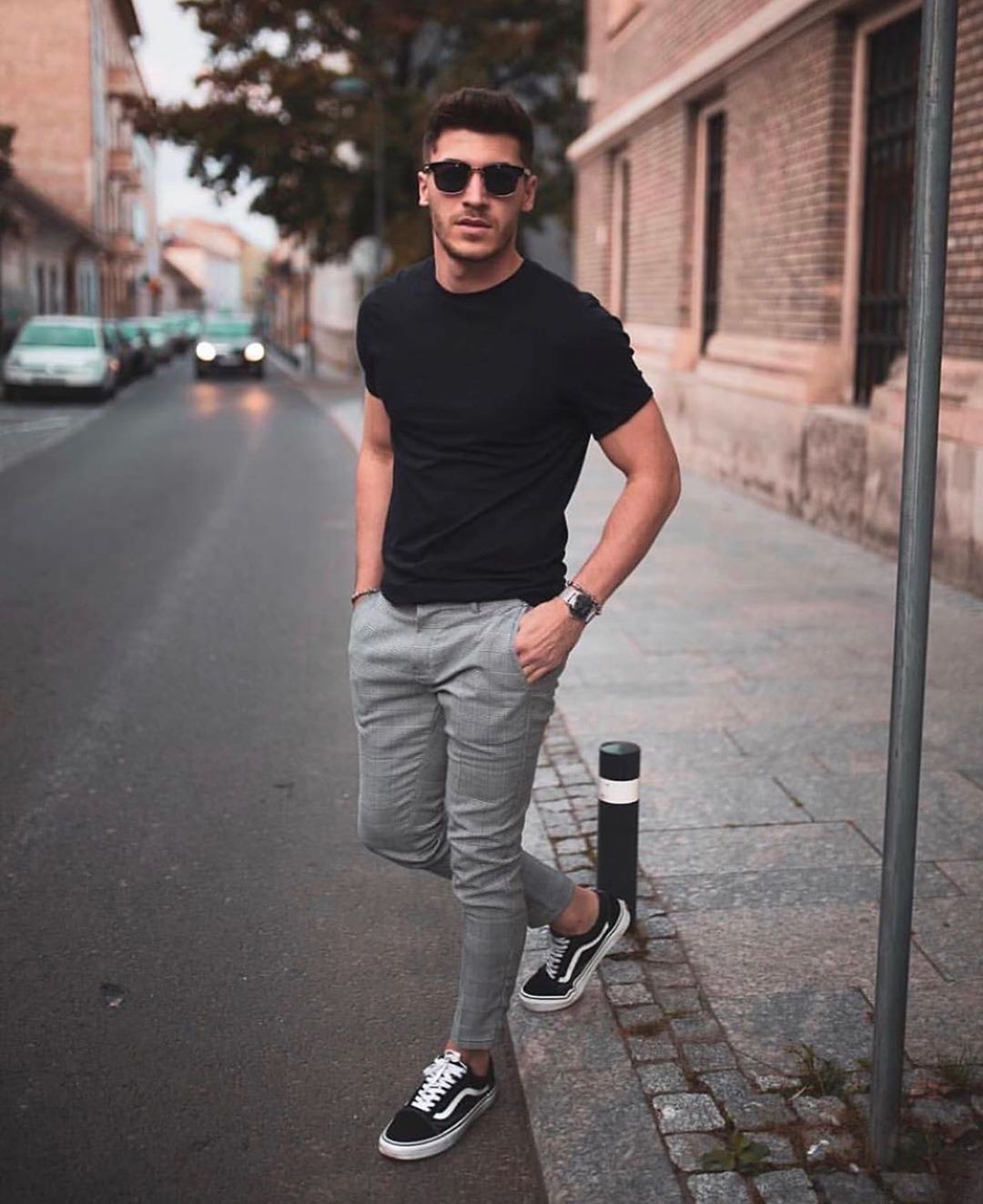 33 Best Men’s Outfits with Vans with Styling Tips