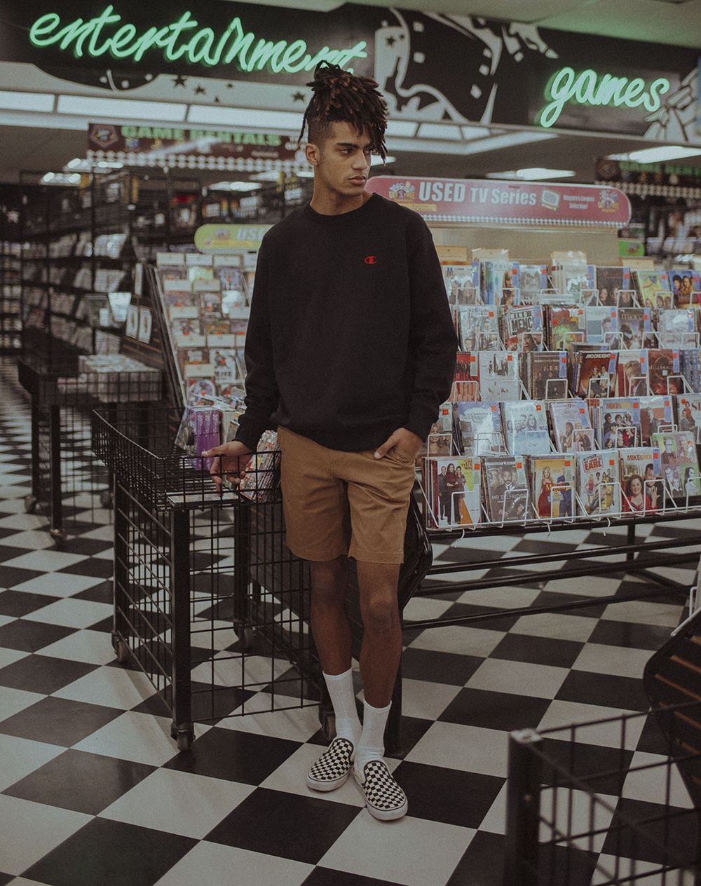 33 Best Men’s Outfits with Vans with Styling Tips