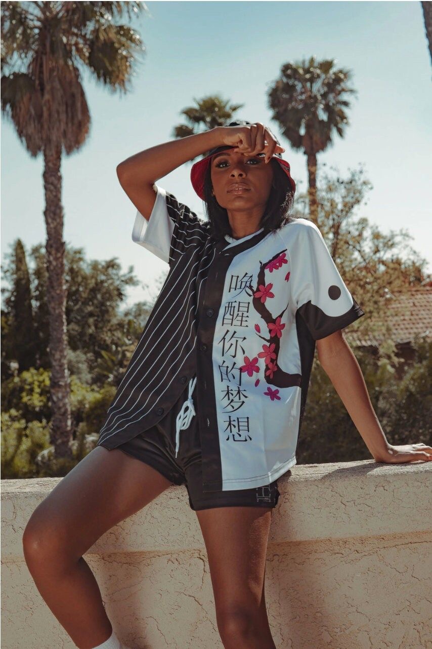 23 Best Baseball Tee Outfit Ideas with Styling Tips
