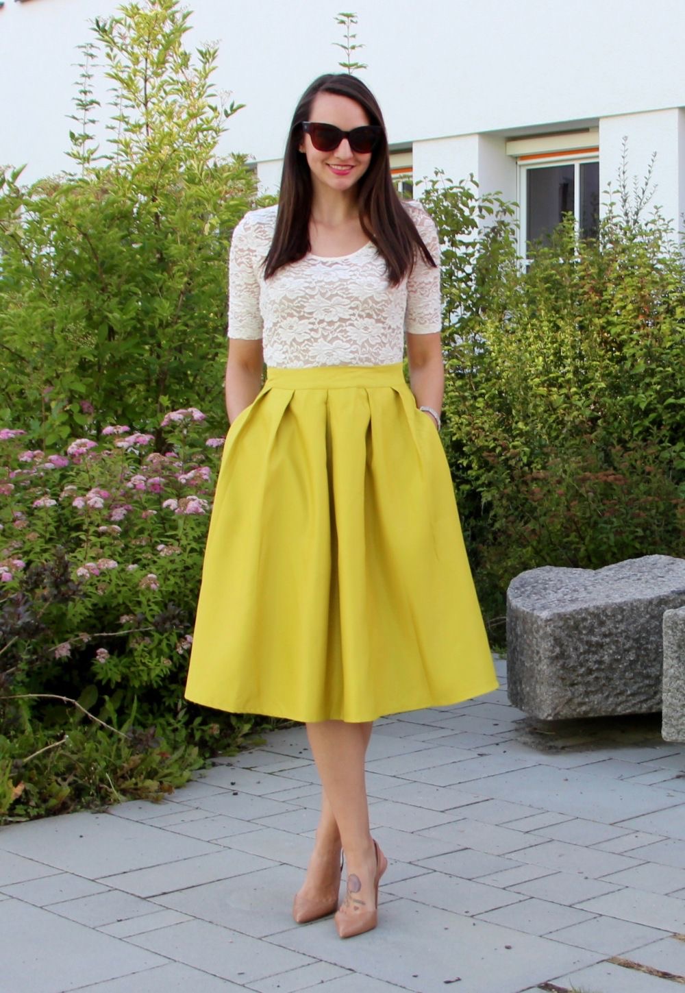 26 Beautiful Yellow Outfits Ideas For Women with Styling Tips