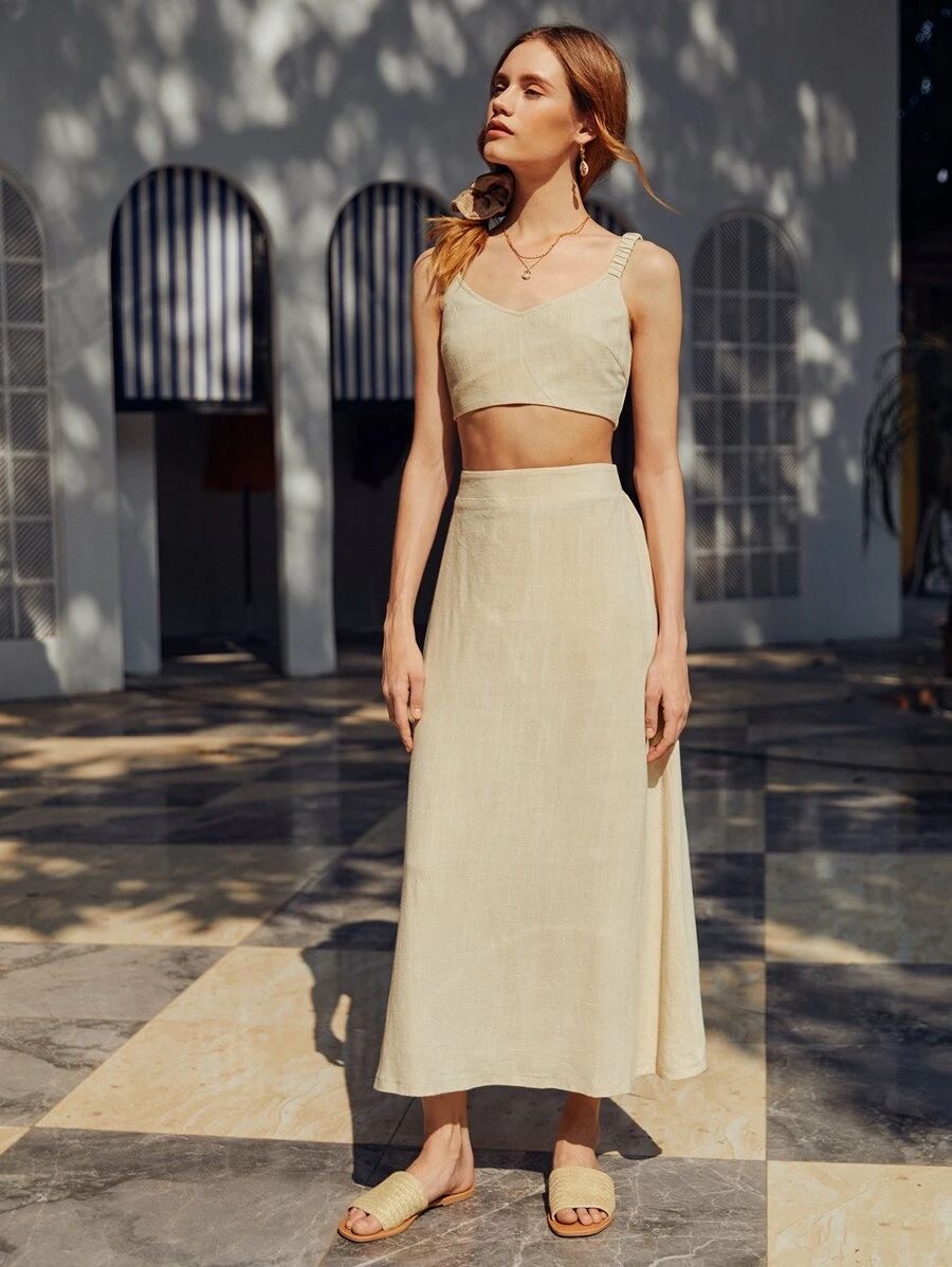 25 Best Crop Top Outfit Ideas with Styling Tips