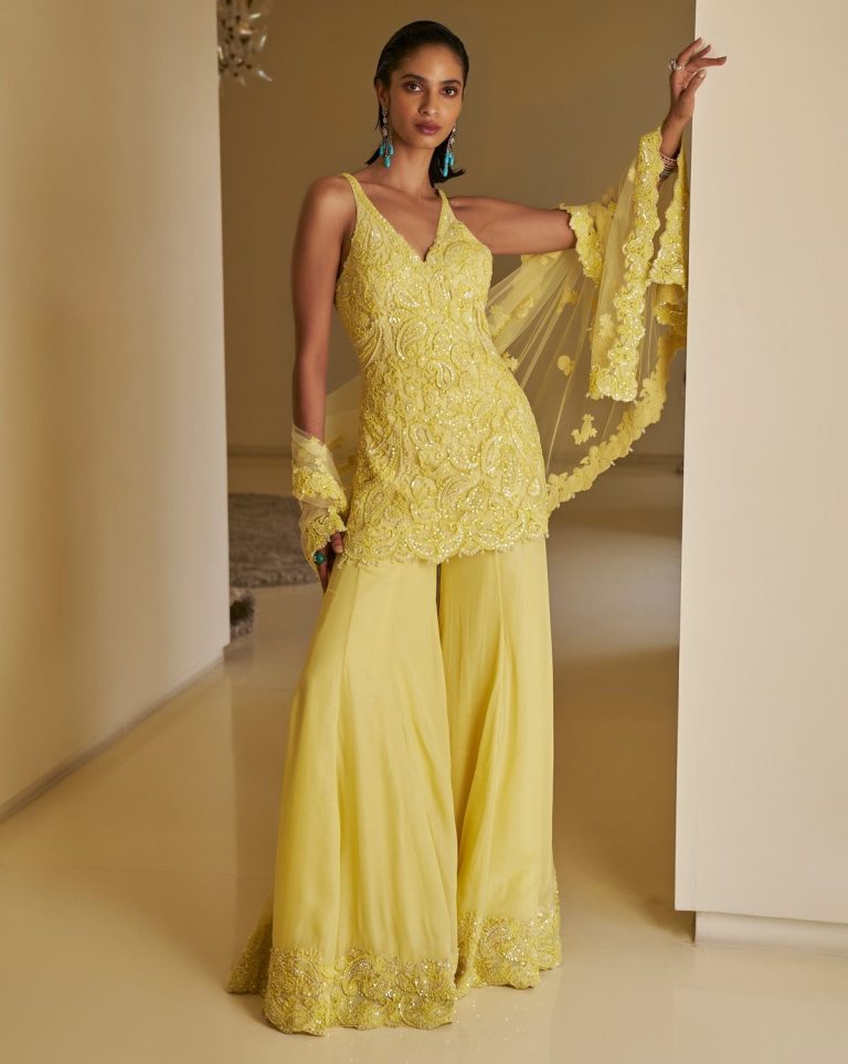 What to Wear on Diwali? 16 Best Outfit Ideas – Outfit Trends