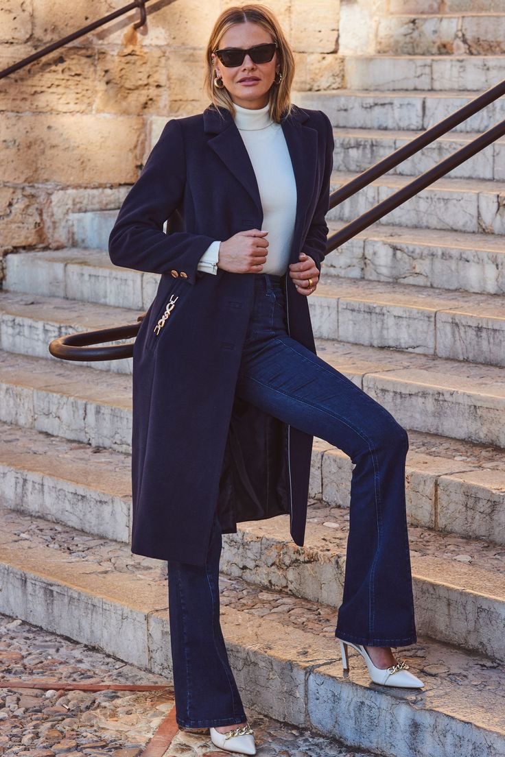 Styling Blue Coats | 25 Outfits to Wear with Navy Blue Coats