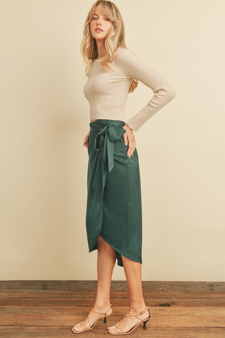 How to Wear a Tulip Skirt? 23 Outfit Ideas with Styling Tips